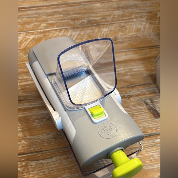 Pampered Chef | Kitchen | Pampered Chef Gray And Green Food Slicer ...